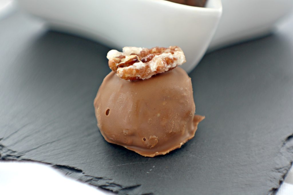 Chocolate and Caramel Turtle Truffles - Makes, Bakes and Decor