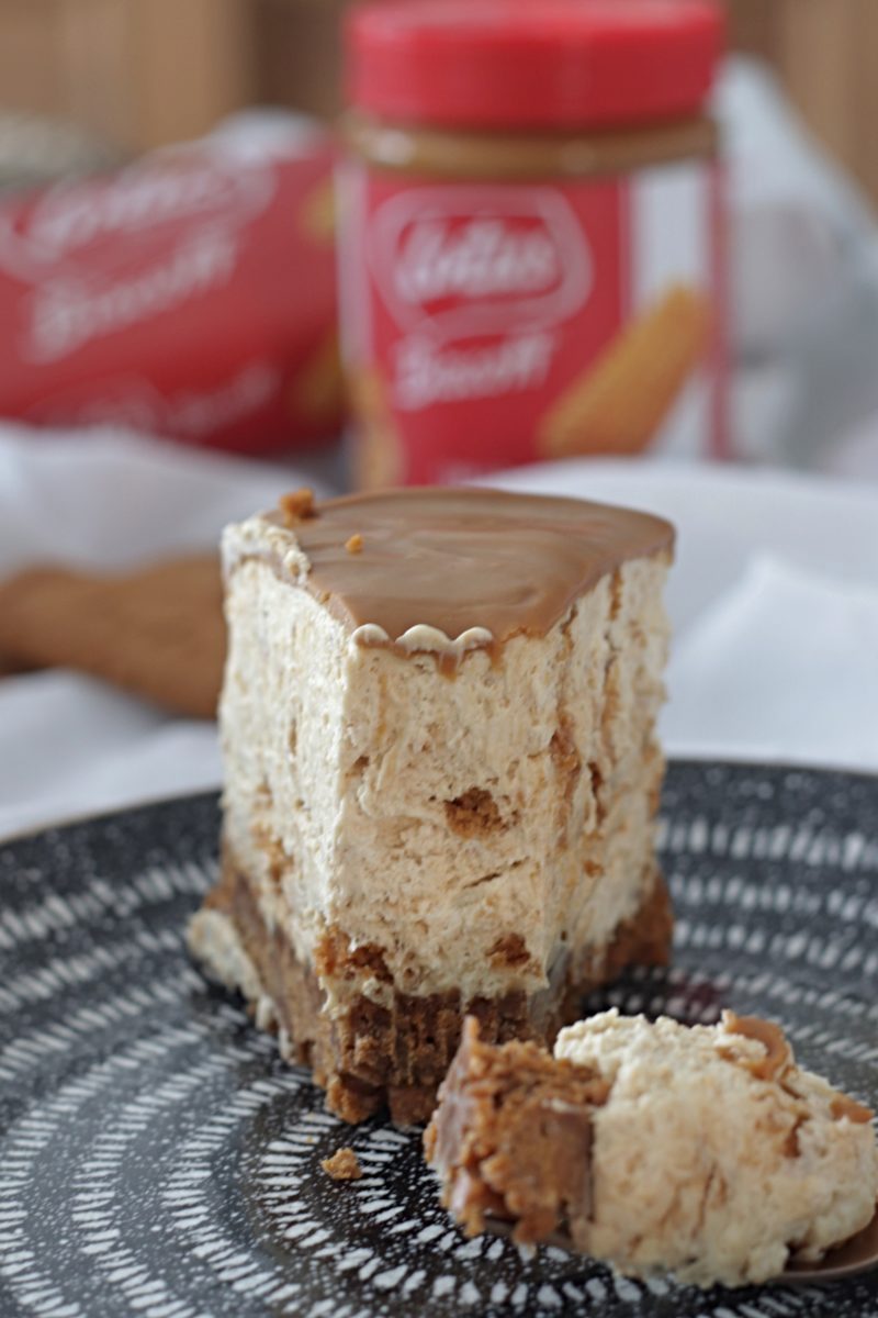 Lotus Biscoff Cheesecake - Makes, Bakes and Decor
