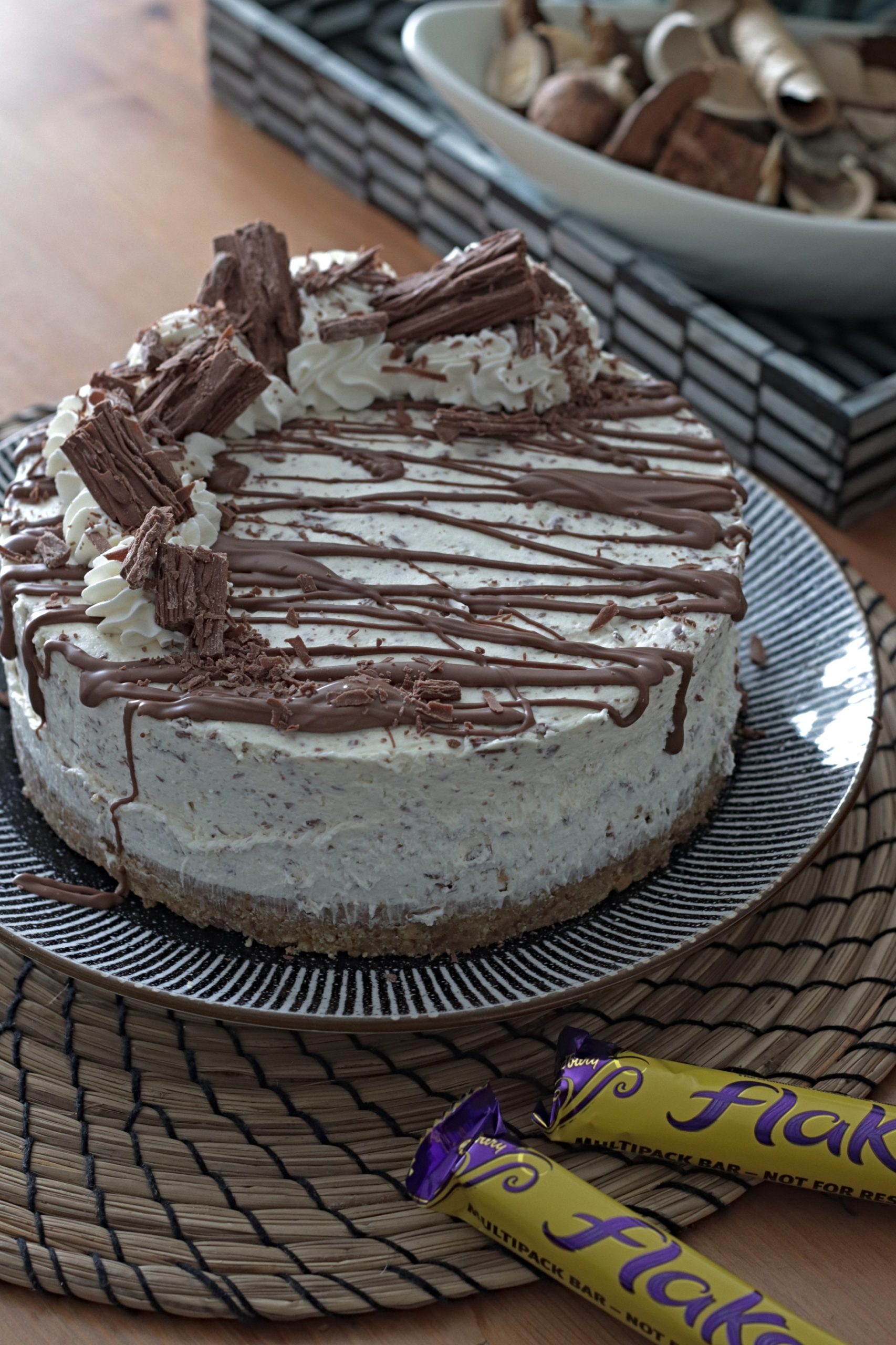 Cadbury Flake no bake Cheesecake - Makes, Bakes and Decor