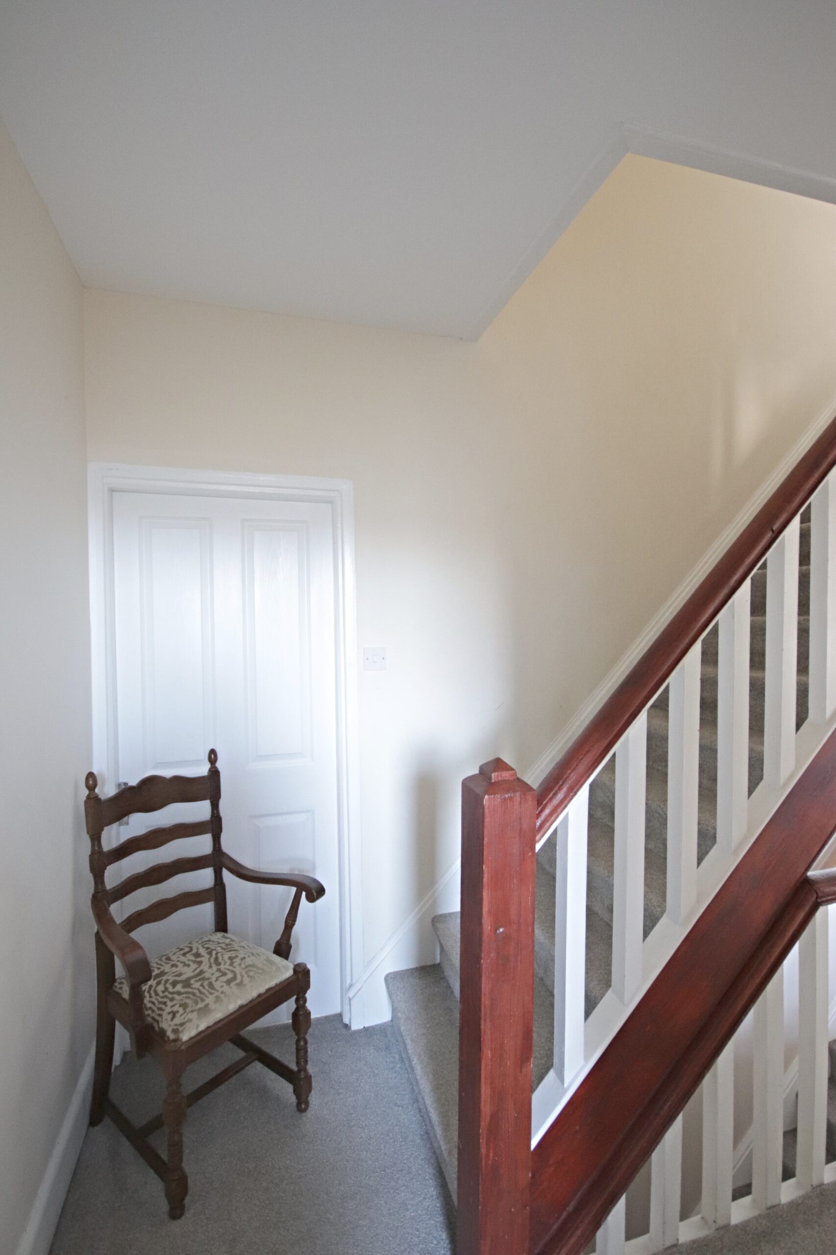 Upstairs rented home tour - Makes, Bakes and Decor